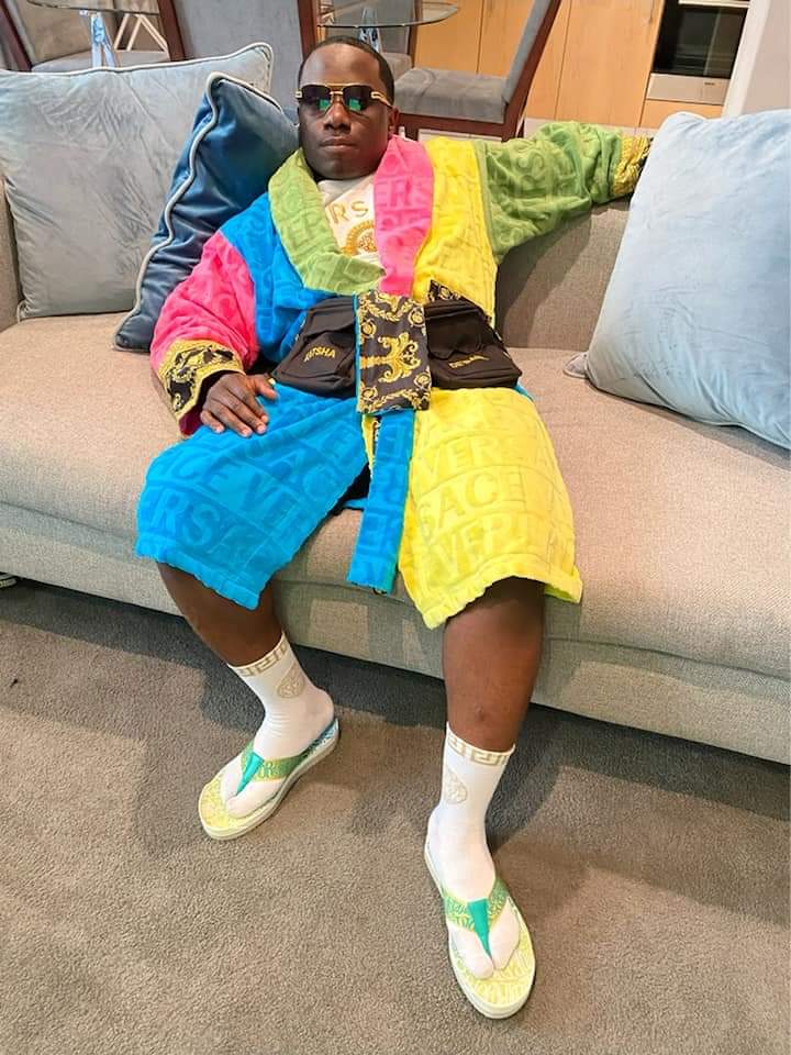 Katsha De’bank consoles gossip guru Kayz – Showbizuganda
