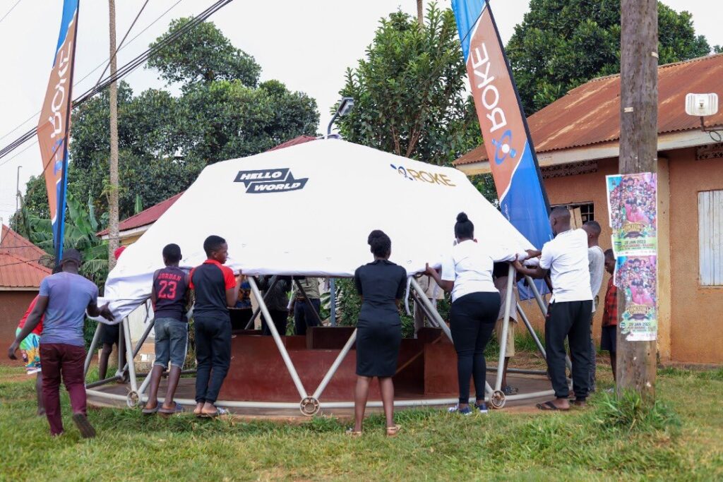 Roke Telkom, Hello World Refurbish Solar-Powered E-Learning Hub to ...