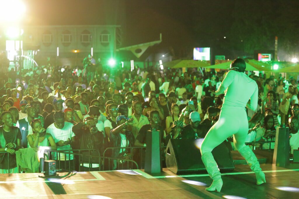 All the 'Lites' turned on as Amapiano diva Mphela performs at Tusker ...